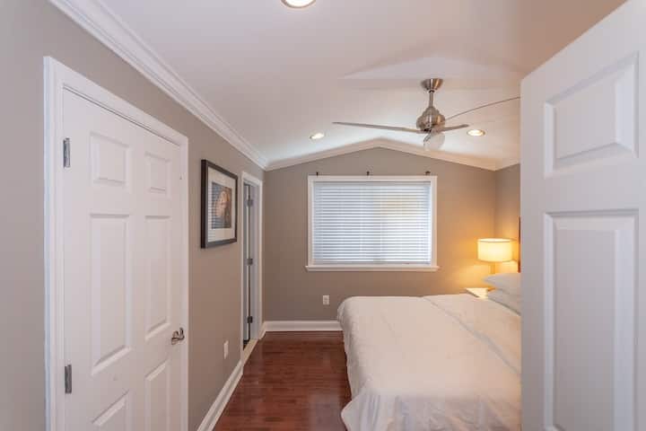 Minimalist Oasis Just Minutes From Washington D.c. - Kensington, MD