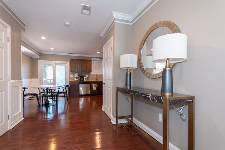 Minimalist Oasis Just Minutes From Washington D.c. - Kensington, MD