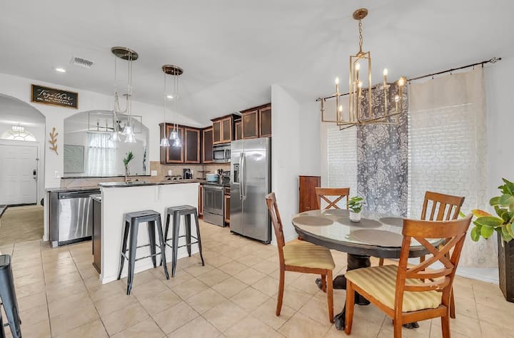 5 Bd Modern Texas Charm! - Killeen, TX