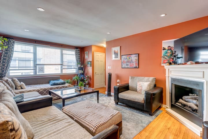 Comfy & Cozy Condo Near The Lake In Rogers Park - Evanston, IL