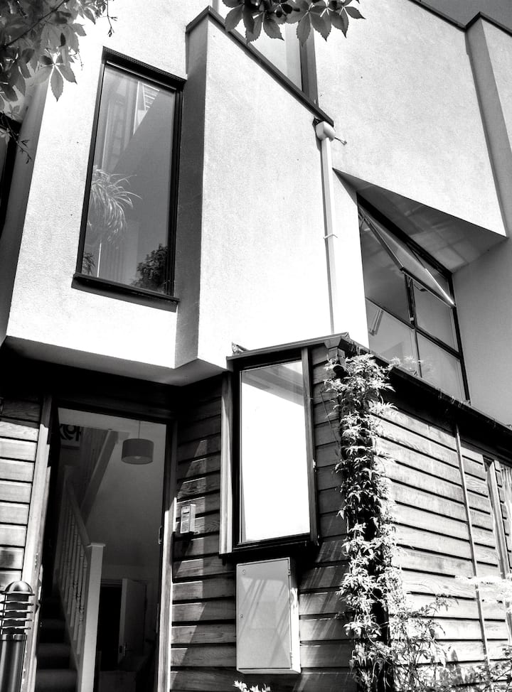 Sexy Studio & Terrace "The Best Airbnb Experience" - London Bridge Station