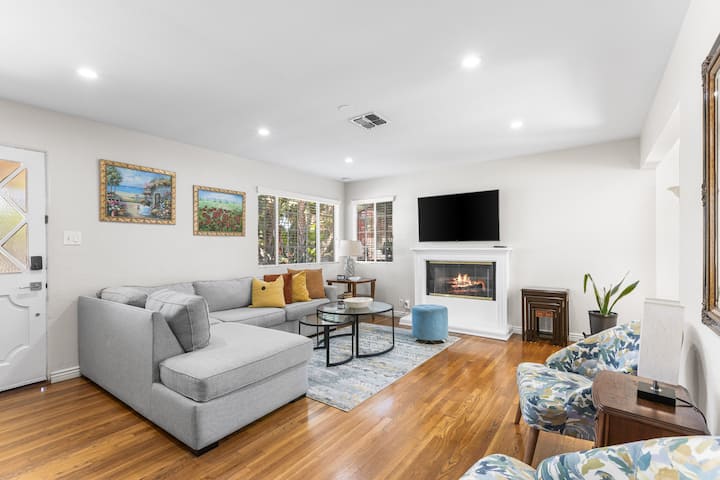 Charming Burbank House - Steps From The Studios - Burbank, CA