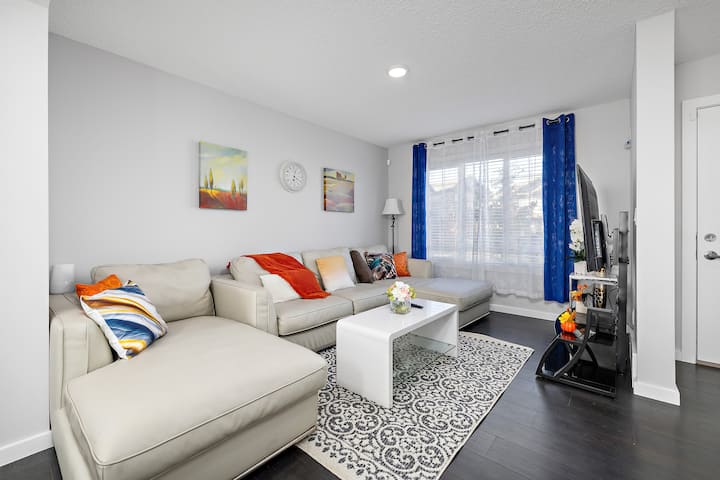 3bdr | Dbl Garage | Fenced Yard | Laurel Haven - Edmonton