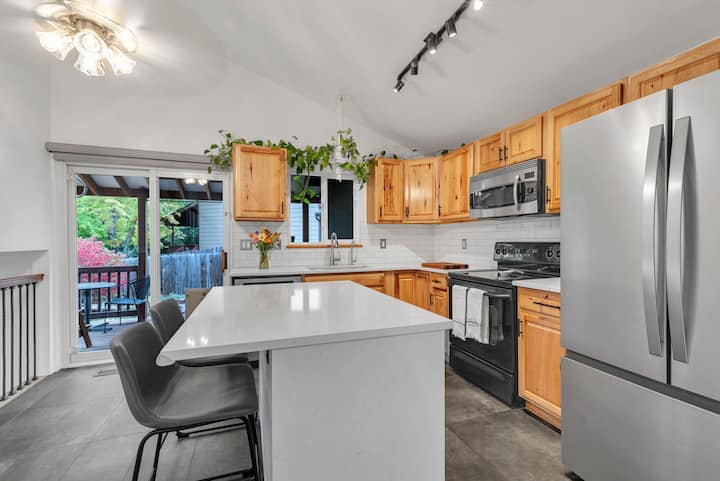 Family-friendly Getaway With Yard! | Pets Allowed - Longmont, CO