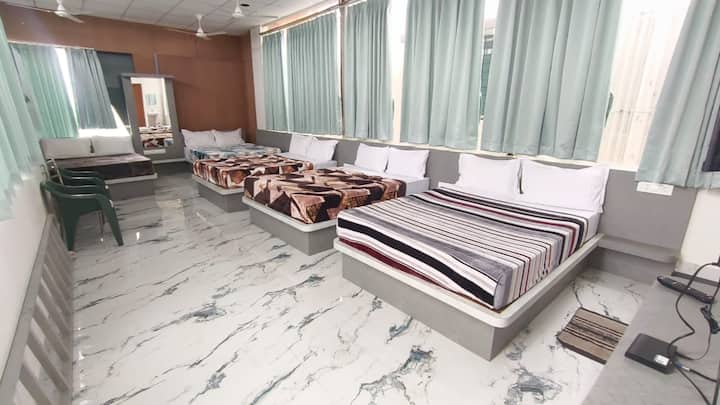 9964o4o782 - Total 12 People In One Room With. - Chikmagalur