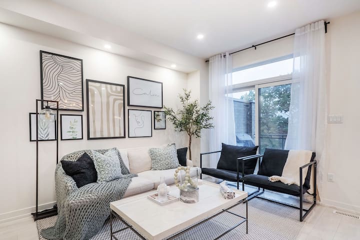 Luxurious Ravine 3 Br Town Home - Oakville