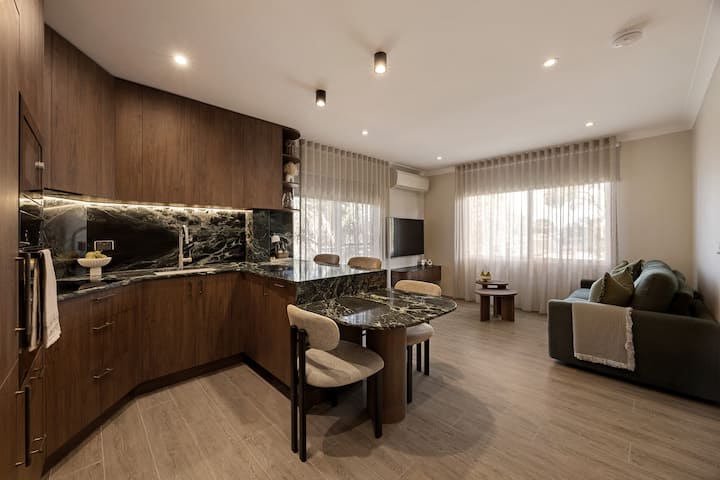 New 1 Bed & 1 Sofa Bed Parking & Central Location - Coogee