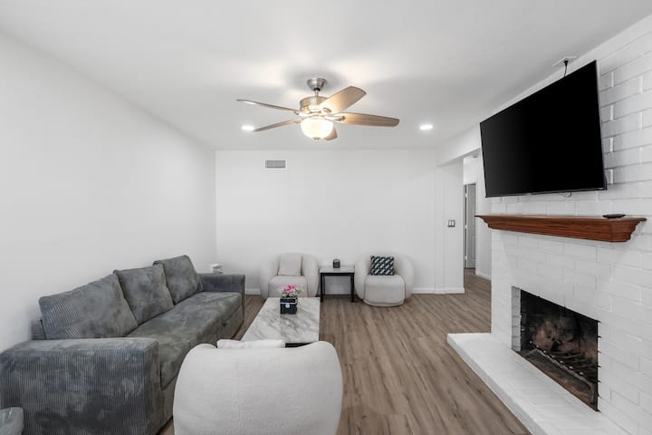 The 3br/2ba Modern Pool Home In West Covina - Orange County