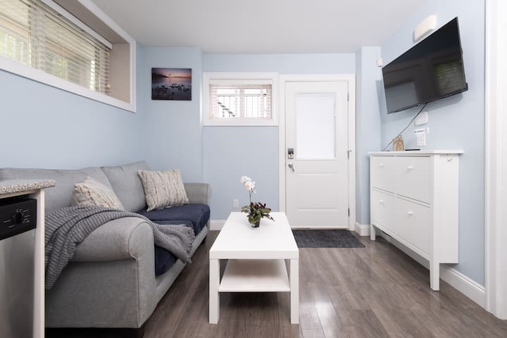 Walk To Skytrain, Grocery & More 2 Bedroom Suite - Vancouver