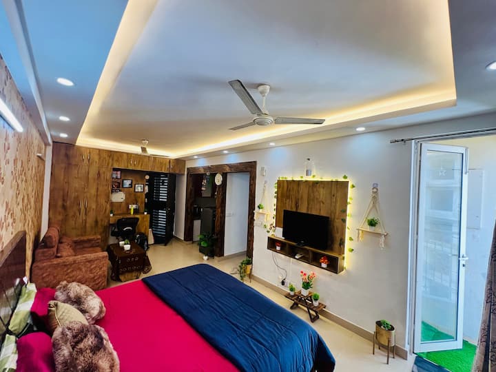 Zest Delight| Clean & Tidy | Near Advant It - Noida