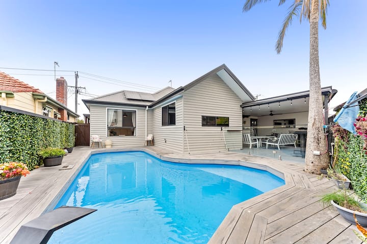 Cute & Cosy Newcastle 3 Bedroom Home With Pool - Newcastle