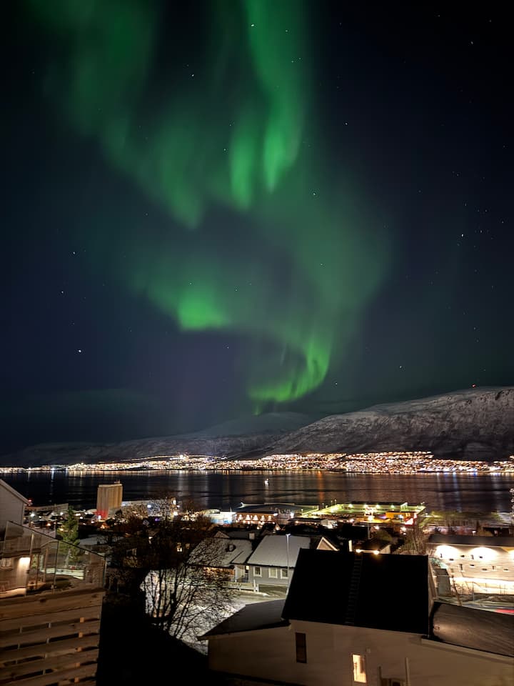 Unikt Rekkehus Med Utsikt Og Mulighet For Nordlys - 트롬쇠