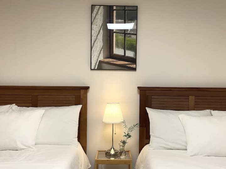 [달고나스테이 합정] 넓고 아늑한 8인 초대형 숙소ㅣ홍대/강남/경복궁/명동ㅣ짐보관ㅣ1층 - Seoul