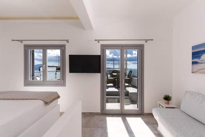 Aqua Suite Winter Season At Enalion White Suites - Oia