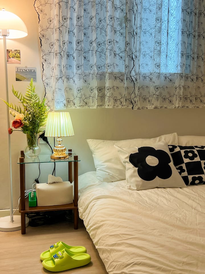 [오픈할인]관악산역/서울대벤처타운역/넓은3room/최대8인/편안아늑/가족친구그룹 - 평촌동