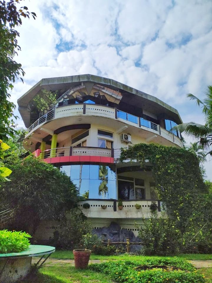 Serene Riverfront Resort With Boating & Kayaking - Vaikom