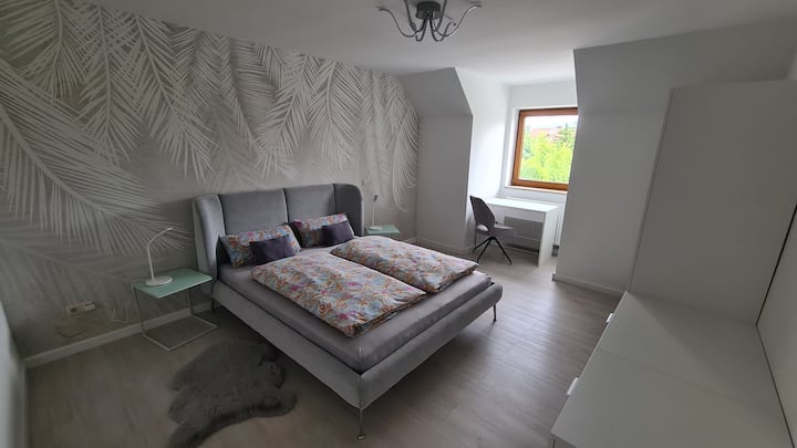 75"tv | 4-zimmer | Modern | Balkon | Parkplatz | - Gersthofen
