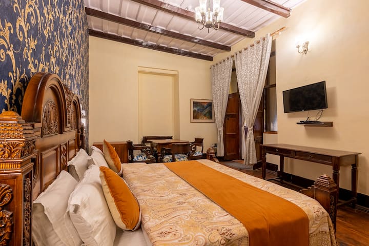 Hillside Retreat W/ Restro, Lawn & Easy Parking - Nainital