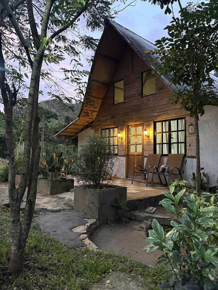 Cozy Retreat With Scenic Valley Views - Coron