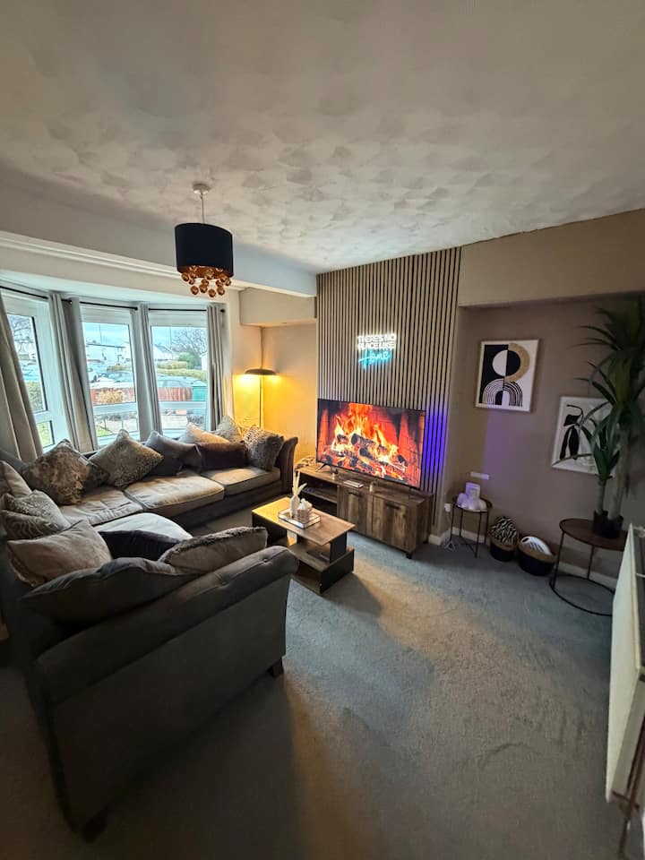 Cozy Corner Sleeps 8 Guest Entire House Glasgow. - Glasgow