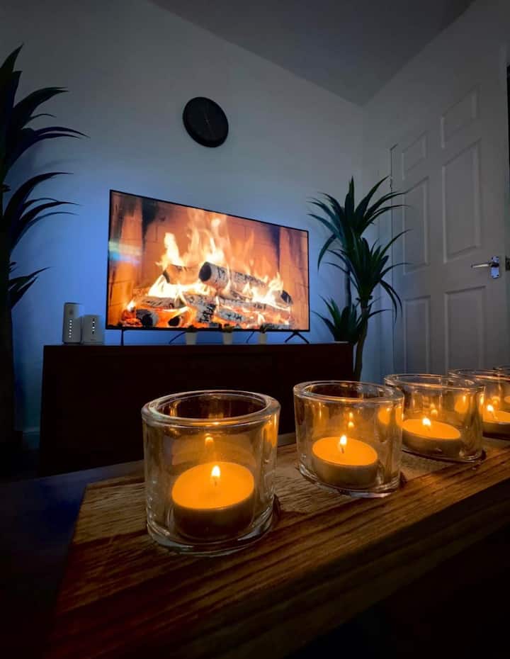 Sleepy Fox - Sleeps 8 Guests - Paisley