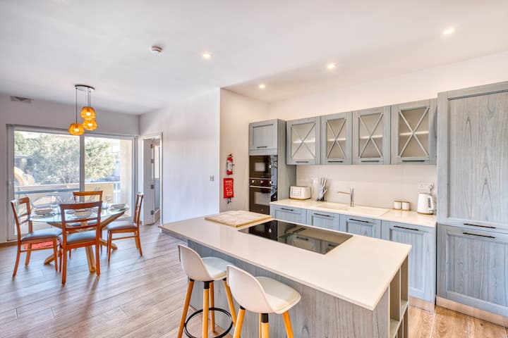 Qala Tranquil Escape - Stylish With Terrace & Ac - Malte