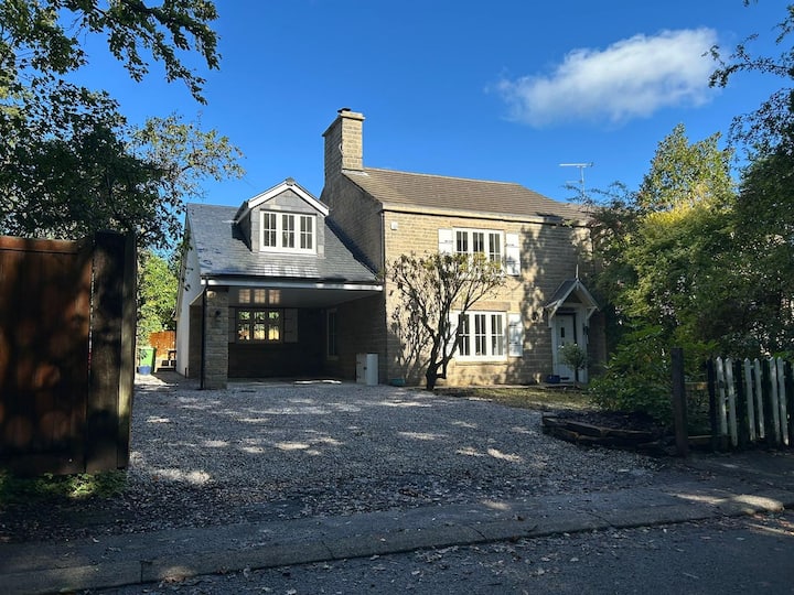 Newly Refurbished Immaculate Large Cottage - Bolton