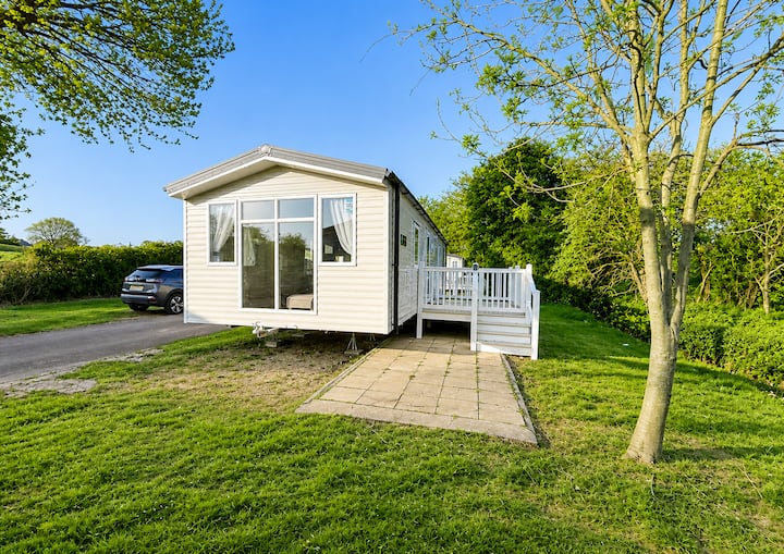 Modern Caravan At Valley Farm Ref 46946sb - Clacton-on-Sea