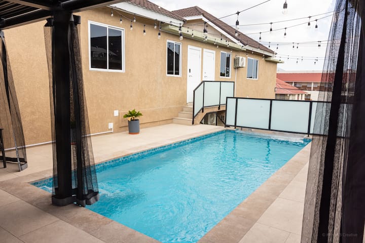 Unit 4 West Grove: Stylish 4br/4ba - Jamaica