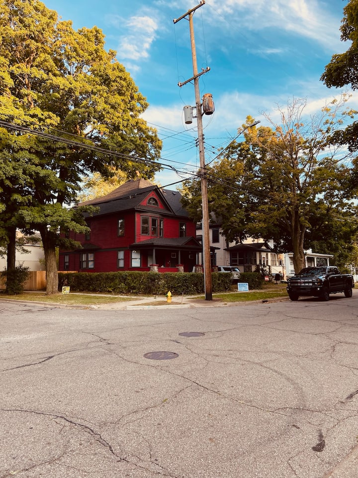 Moody Manor | Historic 2br + Fenced Yard - Henderson Castle, Kalamazoo