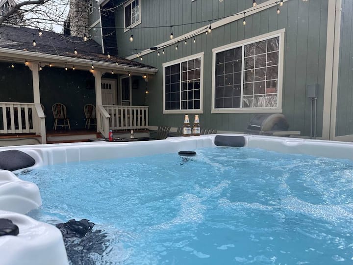 Bigbear Family• Hot Tub •Game Room• Ev • Sleeps 16 - Big Bear Lake, CA