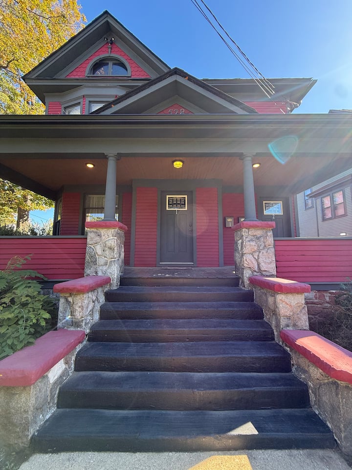 The Upper Loft At Moody Manor | 3br Historic Stay - 卡拉馬祖