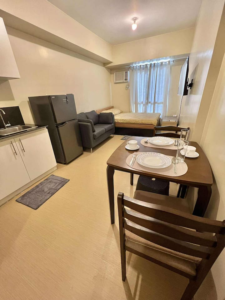 Iloilo City - Cozy Condo Near Starbucks & Sm City - Iloilo City
