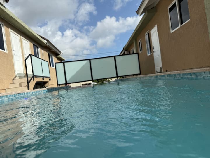 West Grove Unit-2 2br-2.5ba- Infinity Pool, Secure - Kingston
