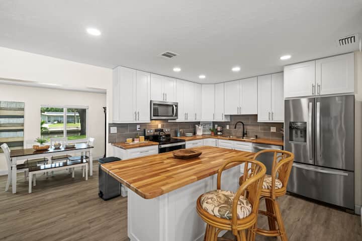 Sunrise Getaway | Peaceful N. Fort Myers Home - Fort Myers, FL