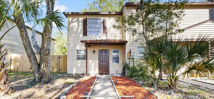 Quiet, Comfortable Workspace - Titusville, FL