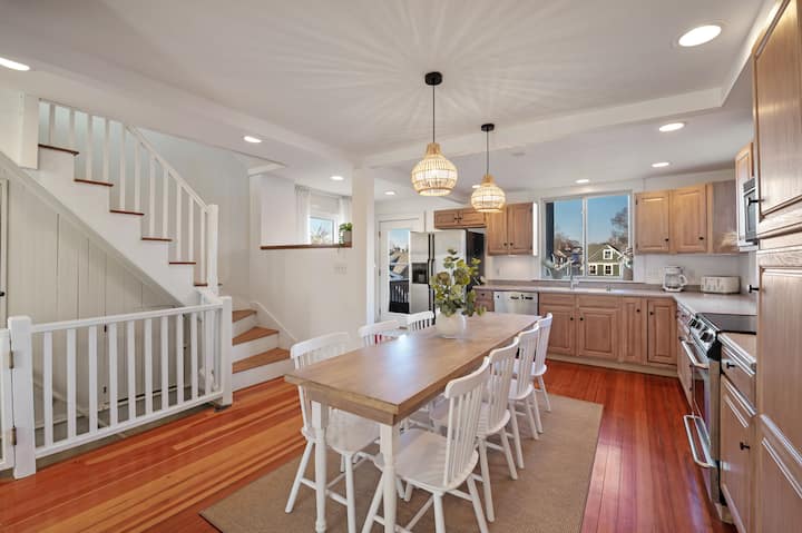 Charming New England Coastal Home By The Harbor - Marblehead, MA