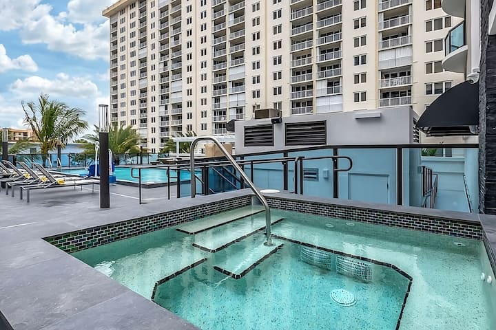 Fort Lauderdale Beach Stay | 1 King Bed | - Fort Lauderdale