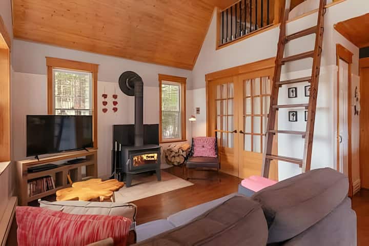 Forest Retreat: Hot Tub, Lake & Cozy Fireplace - Clermont