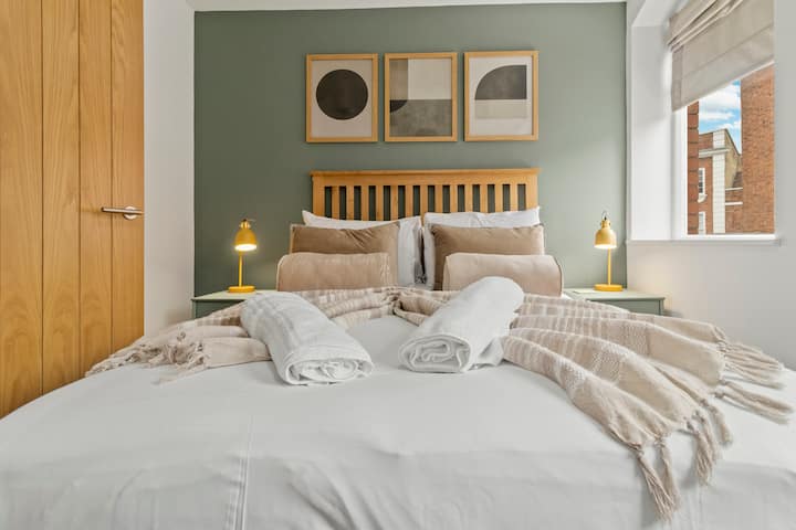 Stylish Central Worcester Apartment - Sleeps 4 - Worcester, UK