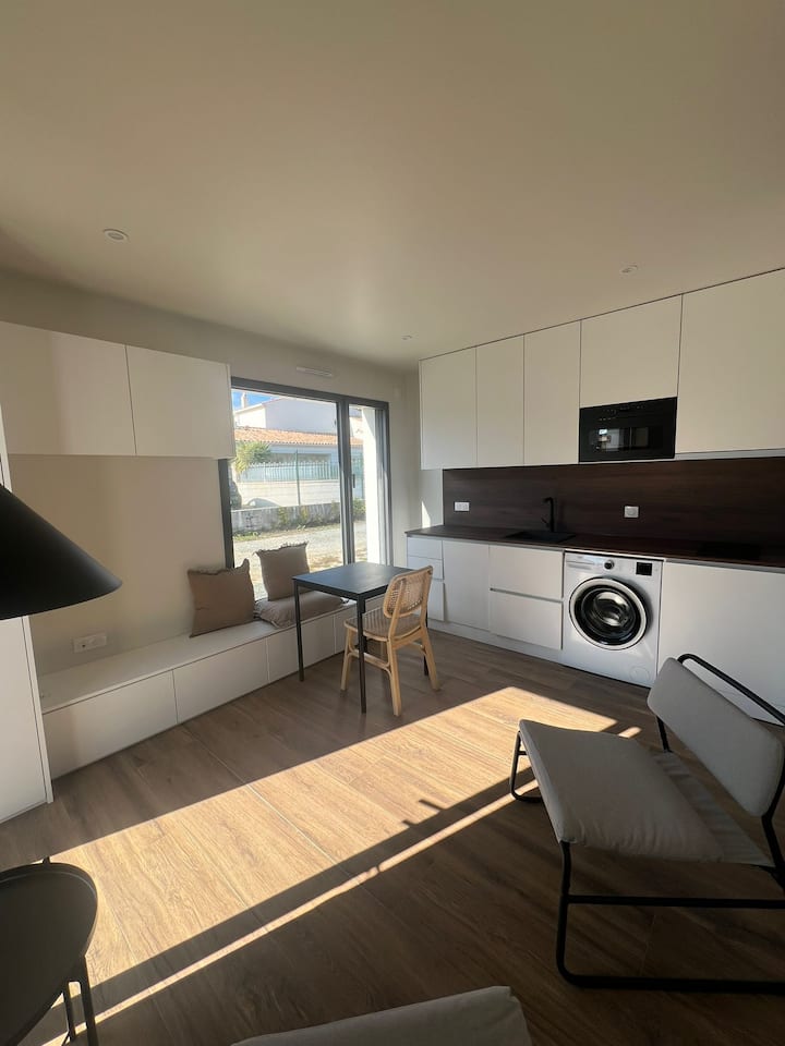 Le 1000 Fleurs : Studio Neuf à 3 Km De La Rochelle - Île de Ré