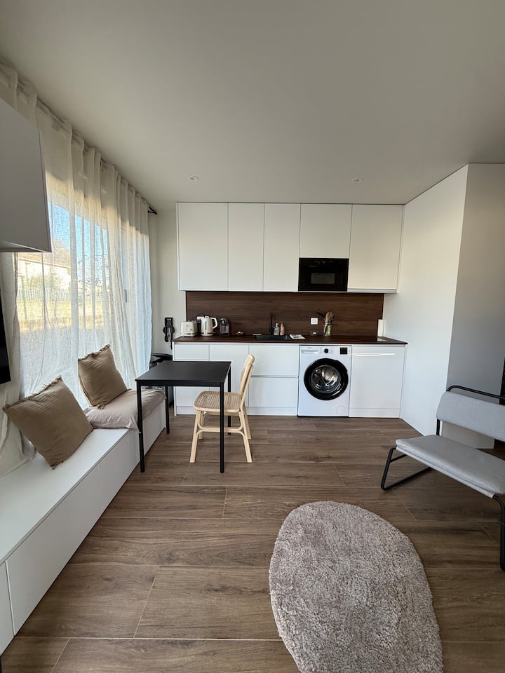 Le 1000 Fleurs : Studio Neuf à 3 Km De La Rochelle - Île de Ré