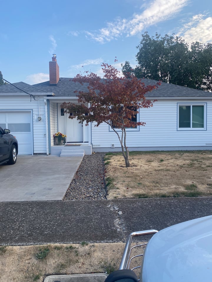 Hidden Gem Close To I-5 & 10 Min To Downtown Salem - Salem, OR