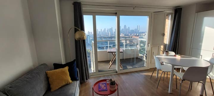 Bright And Cosy Studio With Fantastic Views - London
