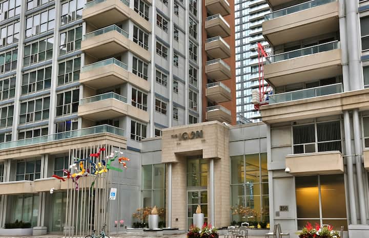 Comfortable Downtown Condo + Fast Fiber Internet - Toronto