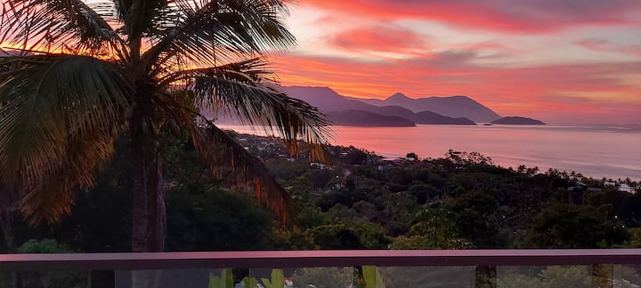 Casa Exclusiva Em Maresias
3 Suítes - Vista Mar - São Sebastião