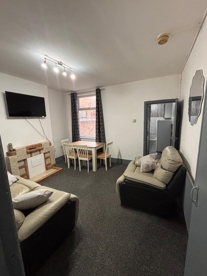 Comfy Leicester Home - Leicester
