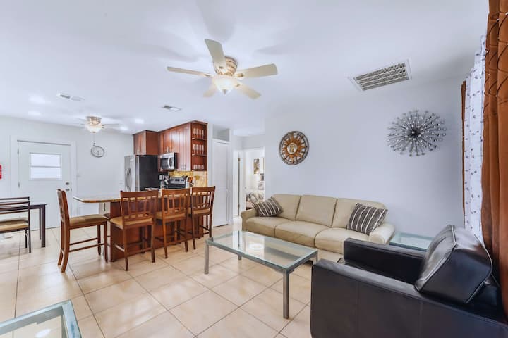 Beachside Getaway: Steps To Sand & Intracoastal! - Indian Rocks Beach, FL