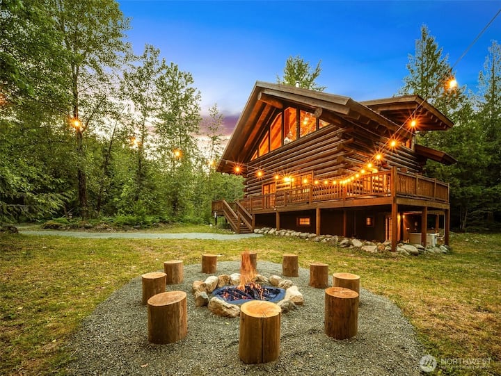 Money Creek Manor • Log Retreat • Ski • 16+ Guests - Skykomish, WA