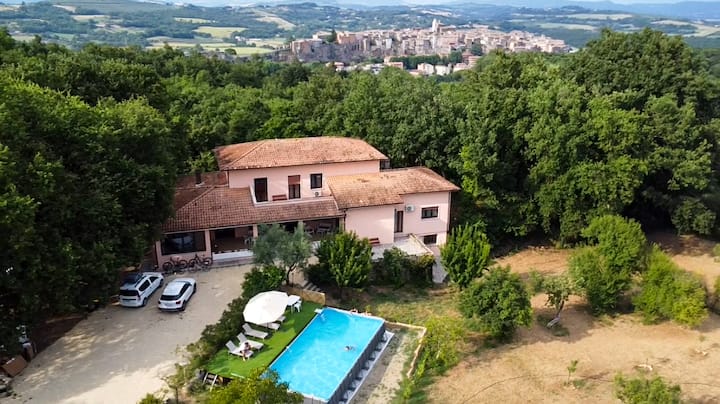 Cozy Villa For Big Groups In Italy - Orte